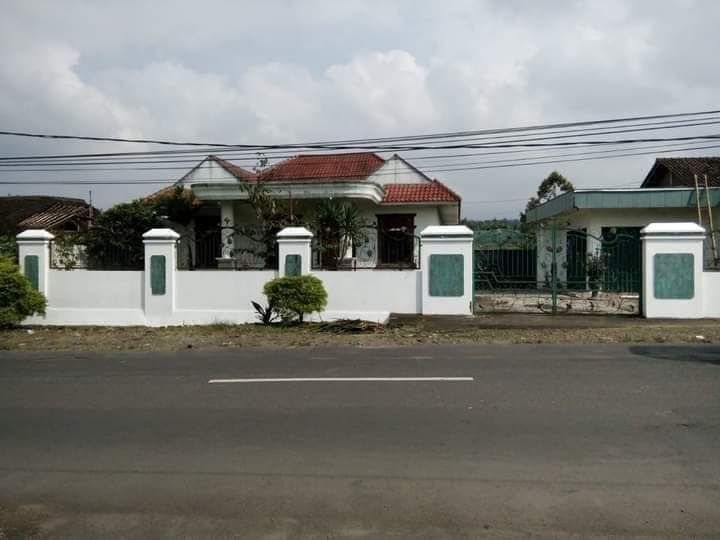 Jual tanah bonus rumah sangat cocok buat gudang dan perkantoran Jual tanah bonus rumah sangat cocok buat gudang dan perkantoran
